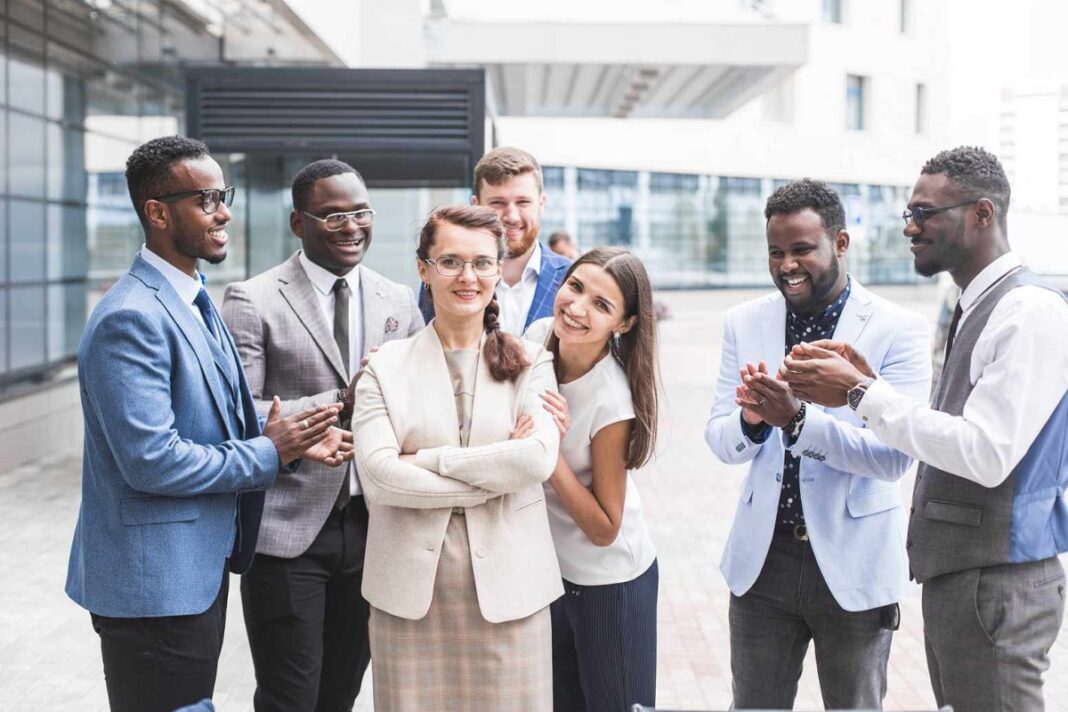 7 Amazing Employee Recognition Award Ideas | Editorialge