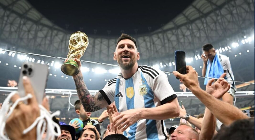Pele Wrote a Million-Dollar Post for Messi that said, "Diego is Smiling