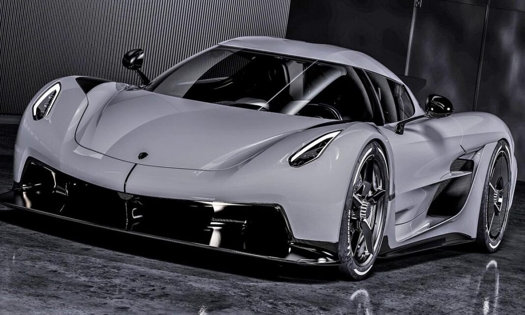 Top 15 Fastest Cars of 2023 [With Facts, Stats, and Top Speed]