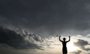 25 Stories of Triumph Over Tragedy: Inspiring Tales of Resilience and Hope