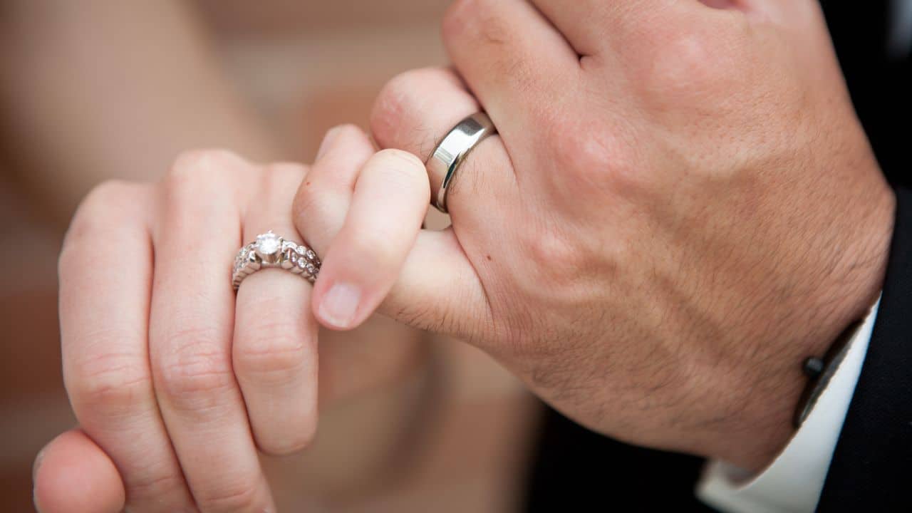 How to Shop Engagement Rings Without Stress